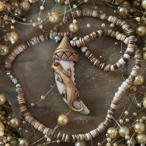 Vintage | Jewelry | Vintage Coconut Shell And Gecko On Shell Horn ...